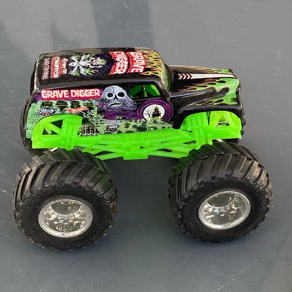 Other | Hot Wheels 164 Monster Jam Truck Grave Digger 4 Time Champion ...